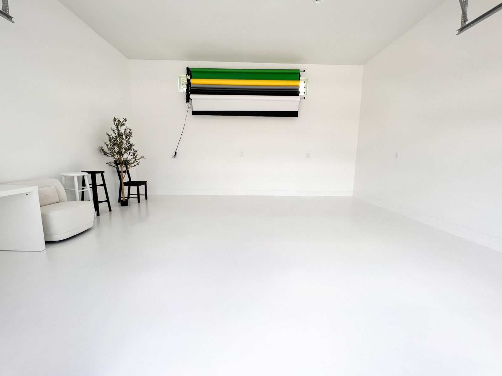 Introducing the All-White Studio at 201 Lofthaus | 201lofthaus.com